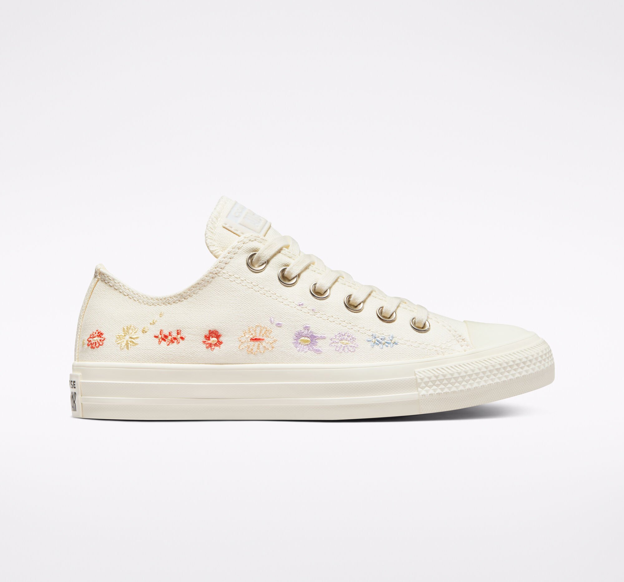Chuck Taylor All Star Embroidered Floral Women's Low-Top Shoe. Converse.com